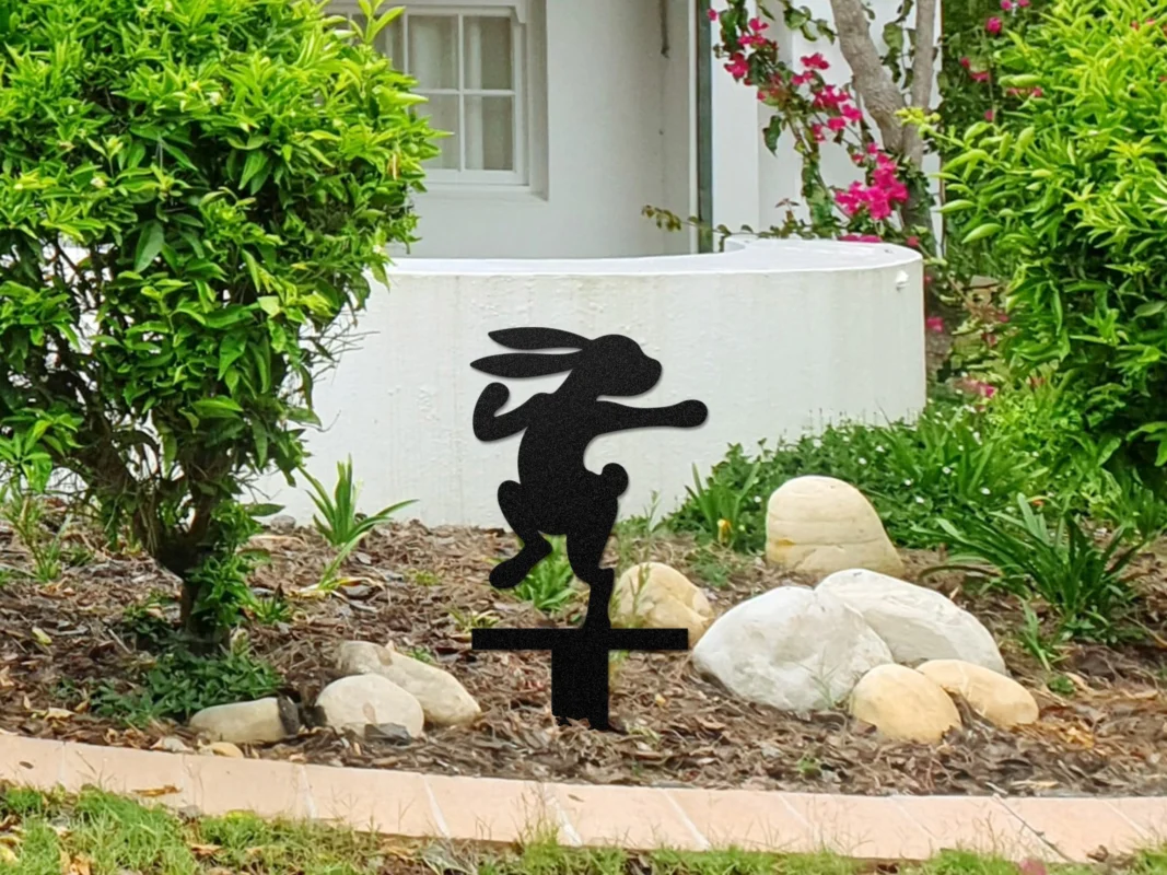 Metal Standing Rabbit Garden Stake – GiftsGuides